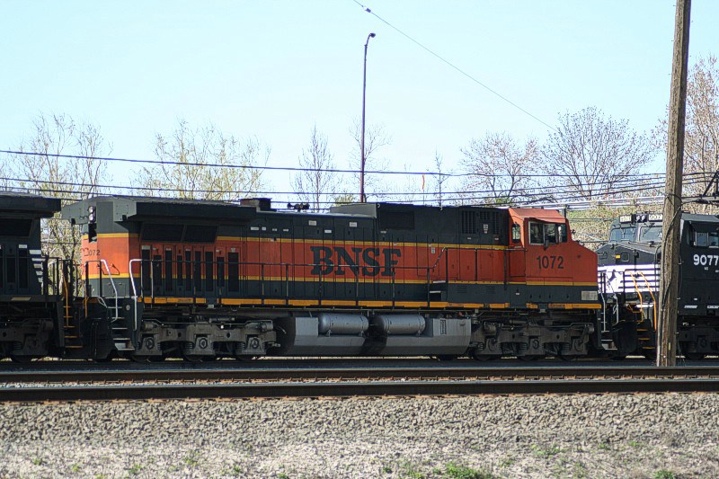 BNSF 1072